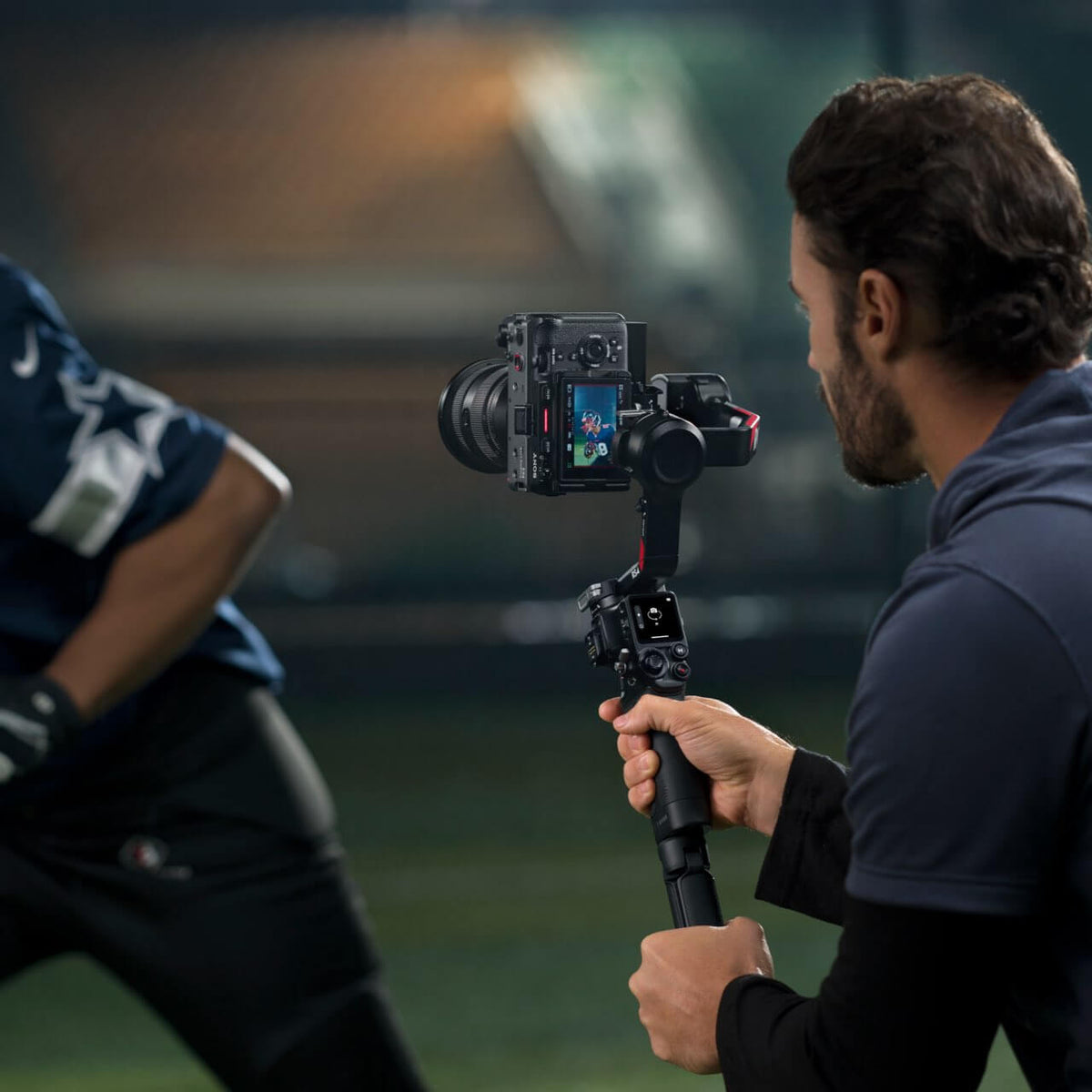 DJI RS 4 - Professional Stabilization for Smooth, Cinematic Shots